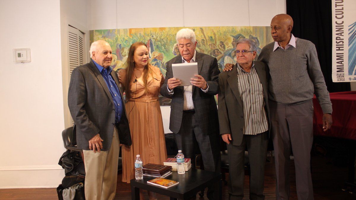 Emotivo encuentro en Miami con la escritora Zoé Valdés