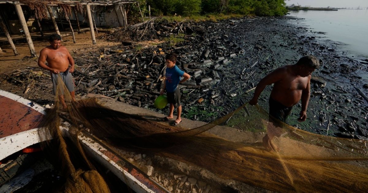 Lago de Maracaibo: víctima de derrames petroleros y desechos