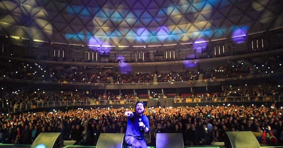 Humorista venezolano George Harris llena el Movistar Arena de Chile