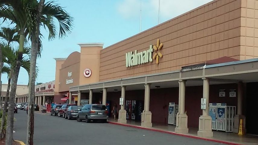 Walmart reabre supercentro de Humacao, en el este de Puerto Rico