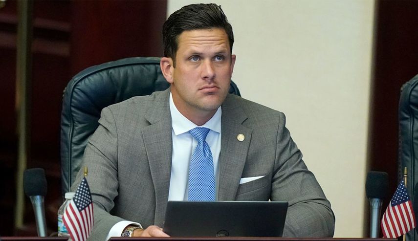 Renuncia legislador estatal acusado de fraude a fondo federal de ayuda ...