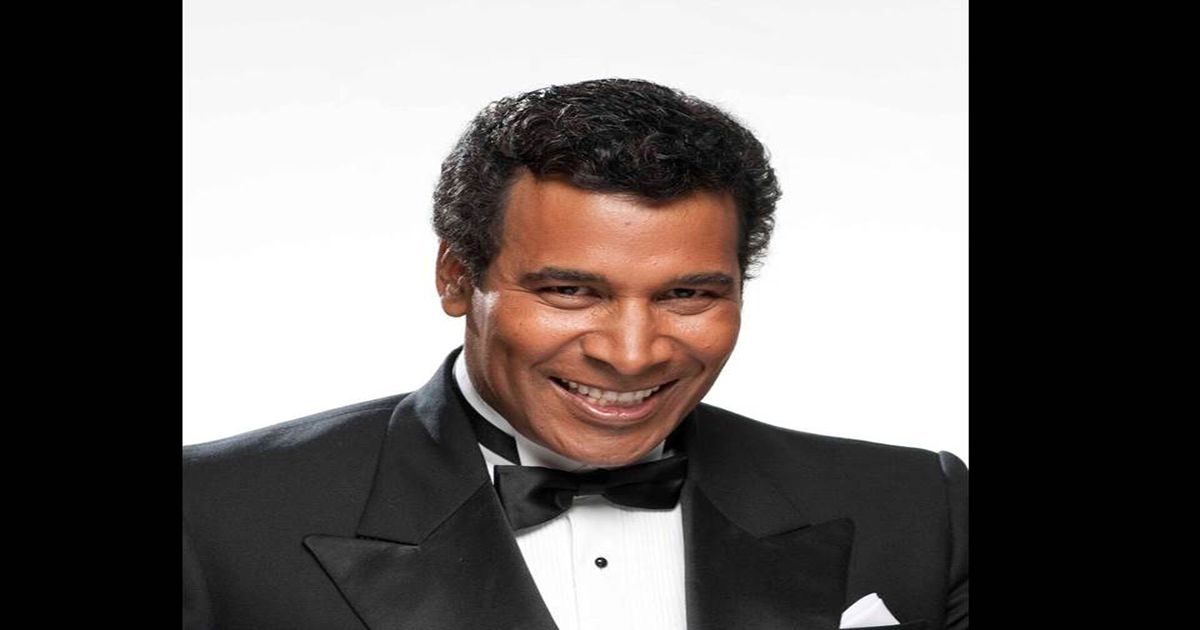 Julio Sabala, maestro de ceremonia de Noche de Carnaval