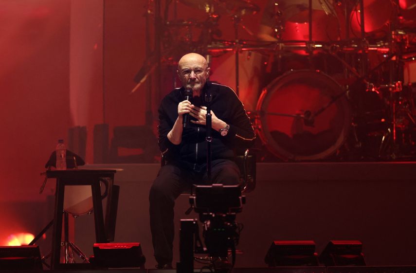 Phil Collins revela que recibe cuidado médico las 24 horas por grave ...