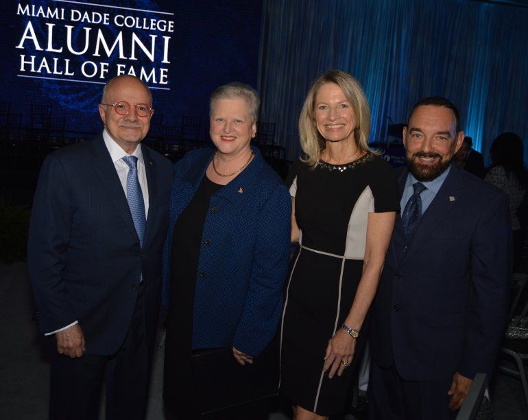 Concurrida cena y reconocimiento anual Hall of Fame del MDC
