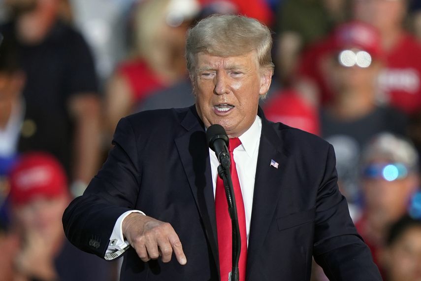 Trump barre a Haley, mientras ella parece divertirse