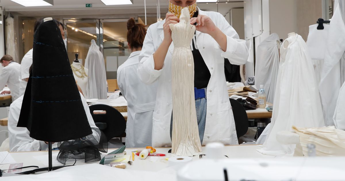 La alta moda, en busca de un nuevo lenguaje