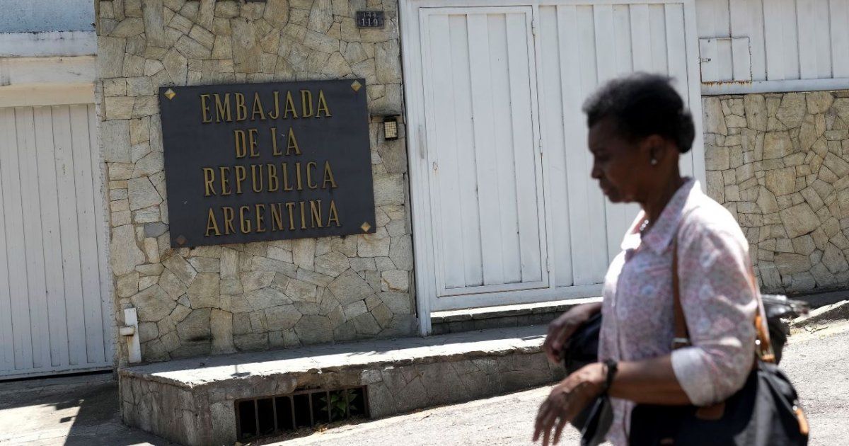 Argentina vuelve a urgir a Venezuela salvoconducto para los 6 ...