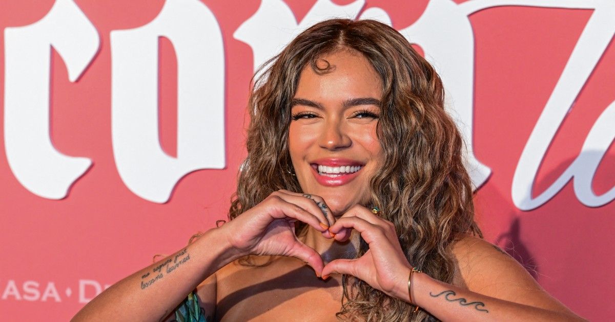 Karol G sorprende con una emotiva versión a piano de Se puso linda