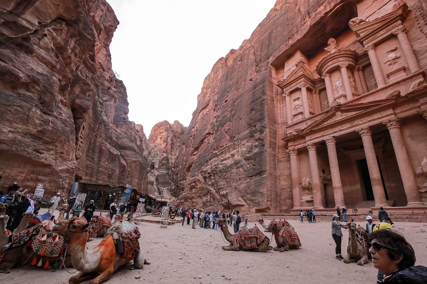 Turistas regresan a Petra, maravilla del desierto de Jordania