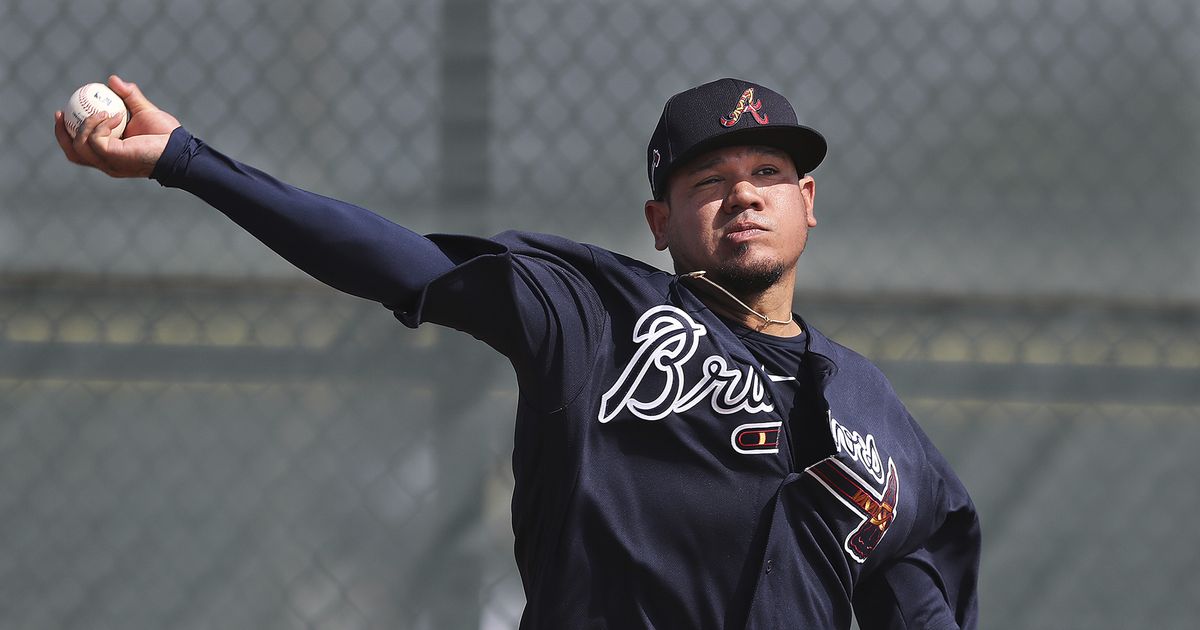 Venezolano Félix Hernández firma con los Orioles