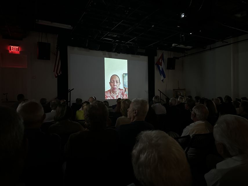 Libro sobre la Venezuela de Raúl Leoni se presenta a sala llena