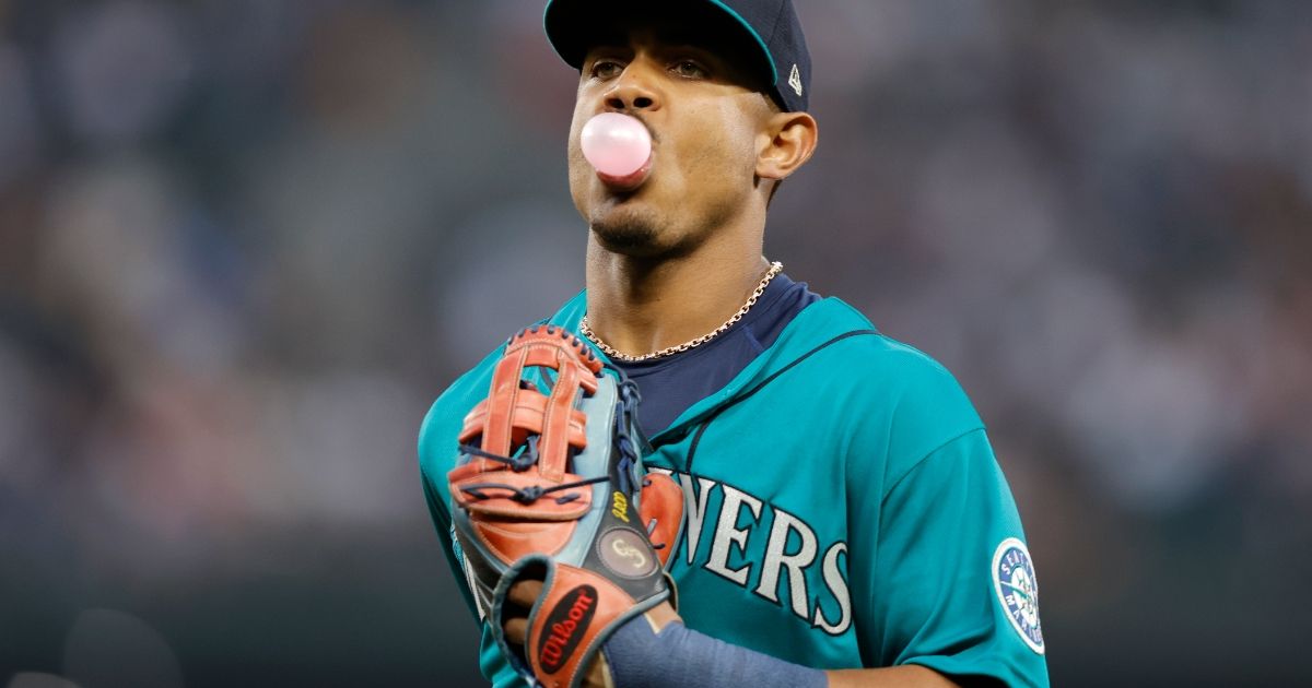 Novato dominicano no espera y firma extensión millonaria