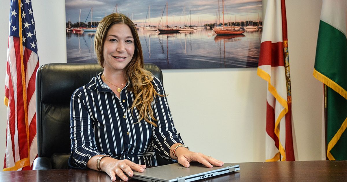 Excomisionada de Miami bajo investigación por presunto soborno