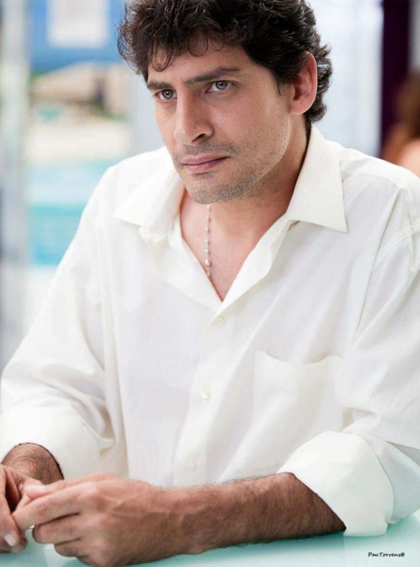 Adrián Mas, el actor cubano invita a reír y reflexionar al público de ...