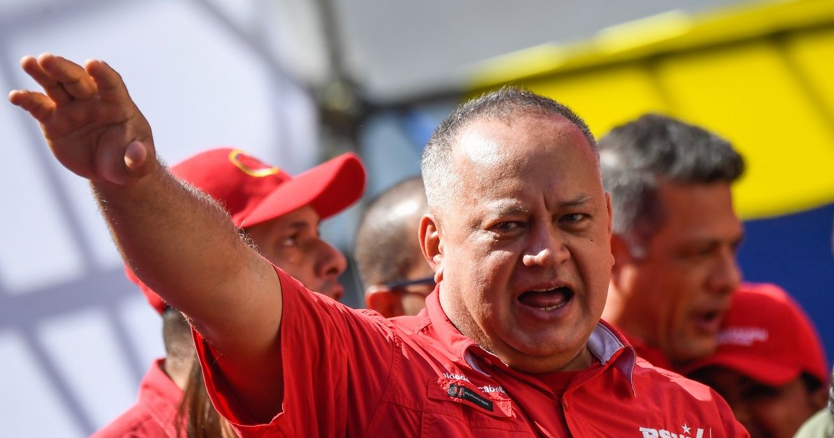 Cabello amenaza a ONG tras revelar pagos al partido oficialista