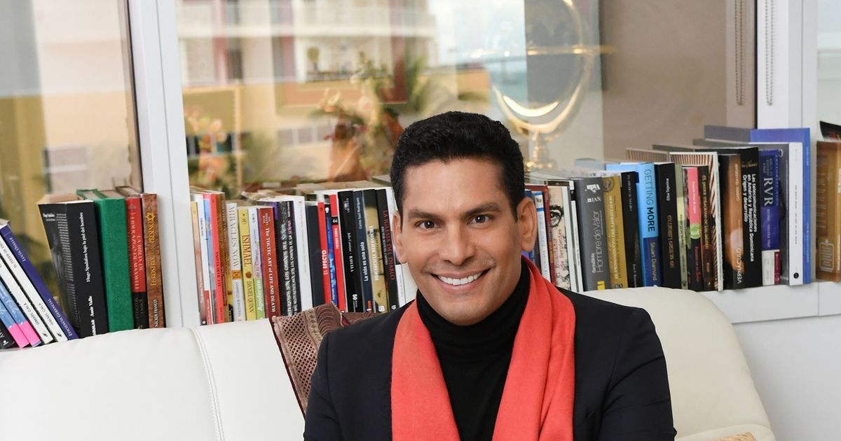 Ismael Cala celebra 40 años de carrera con la presentación de su agencia