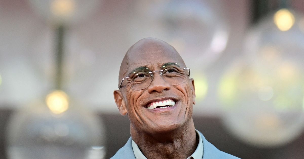 Dwayne Johnson sorprende con cambio físico en Venecia