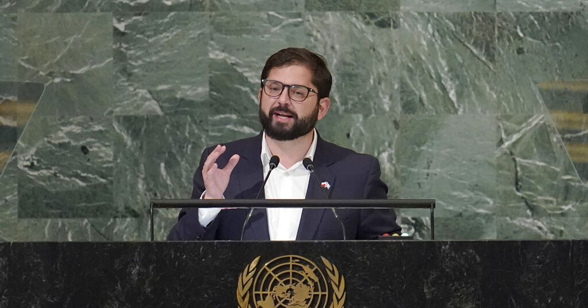 Aprobación de Boric toca fondo con 31 %