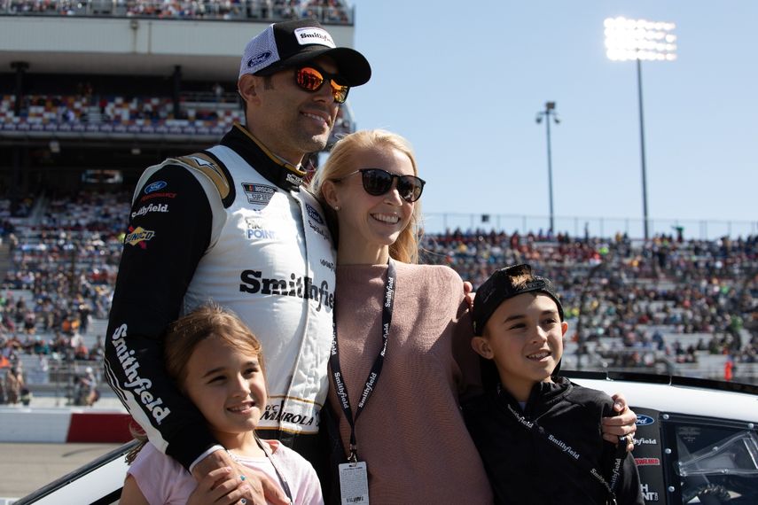 La familia devuelve a piloto cubanoamericano a las pistas de NASCAR