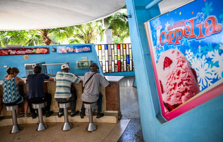 Coppelia, la meca del helado en Cuba, desafía la crisis