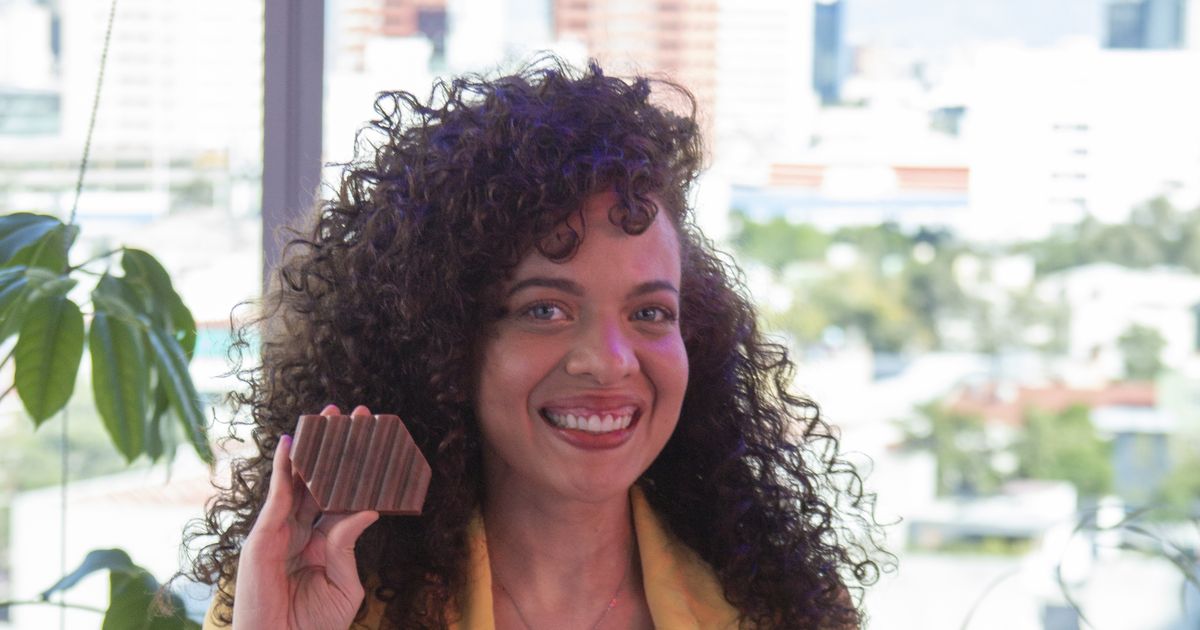 Venezolana egresa con honores de Escuela Imparables de E!