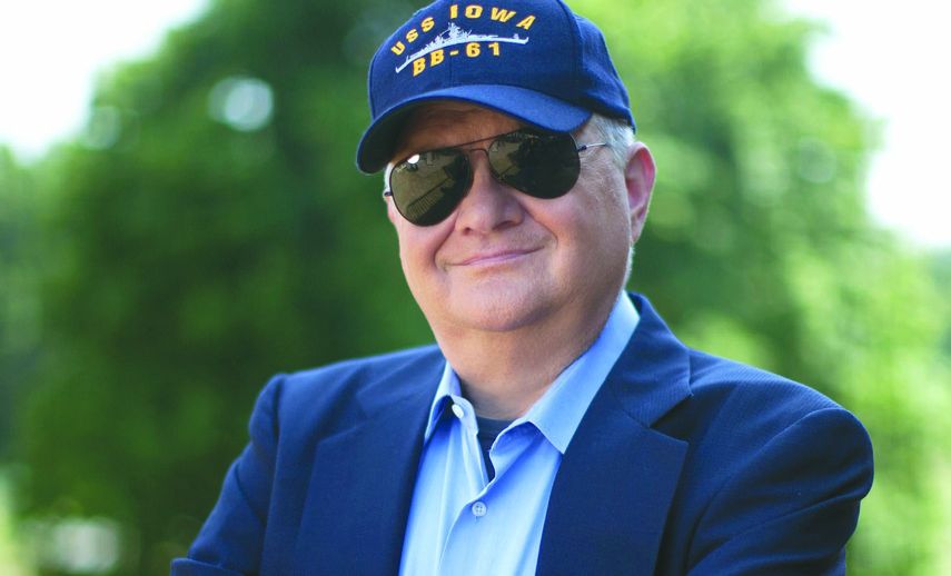 Muere Tom Clancy, considerado el maestro de los espías y el suspenso