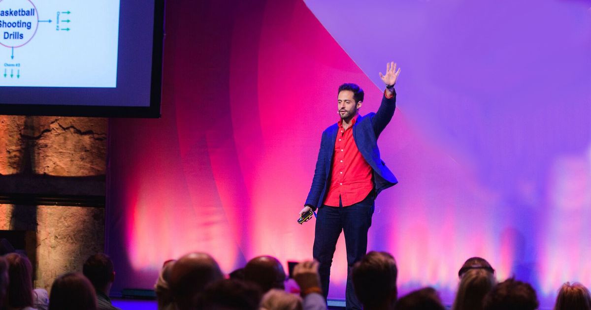 Sebastián Beja y Elévate: una mejor relación con el dinero