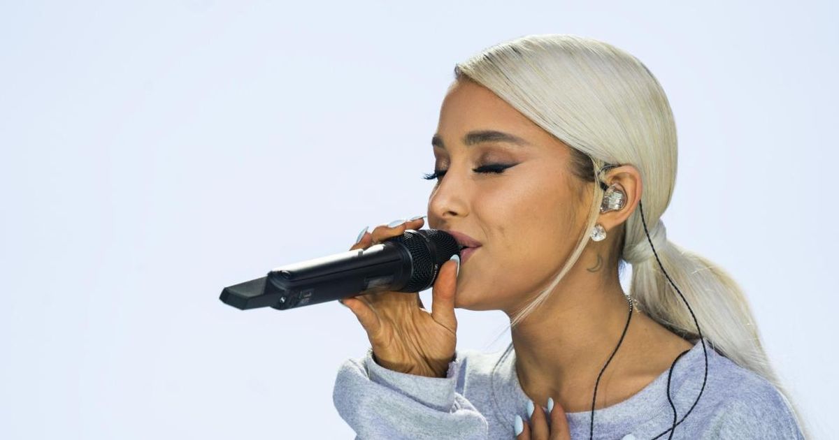 Ariana Grande falla en su intento de corregir un error de tatuaje en ...