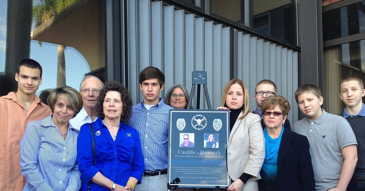 Policía inaugura memorial por oficiales caídos