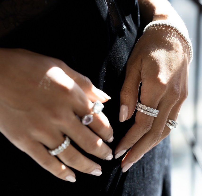 Venezolana irrumpe en el mundo del diseño de joyas
