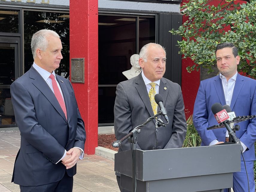 Hialeah abre oficinas federales y condales en la ciudad