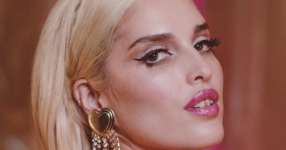 Compositora Elena Rose celebra nominación al Latin Grammy
