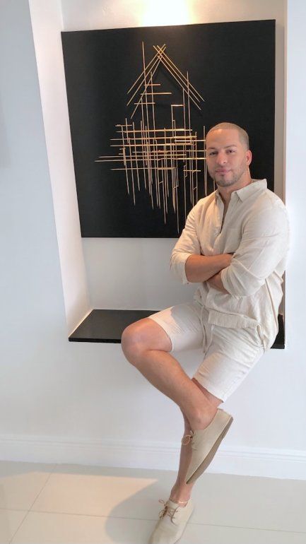 Adrián Fuentes, la poesía visual y la casa de la infancia