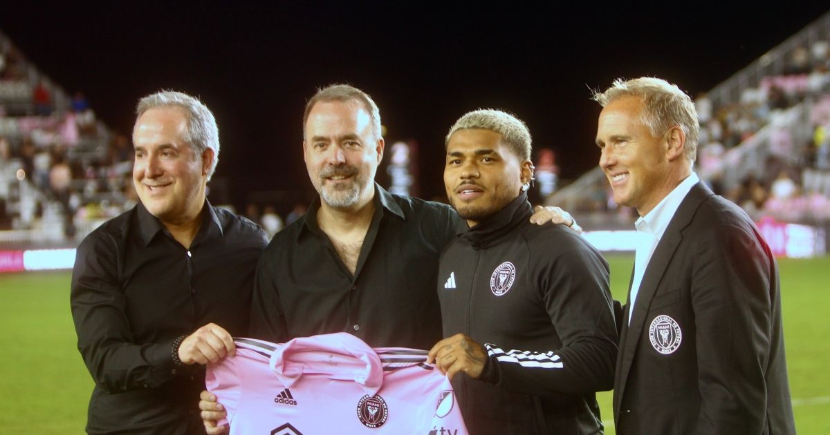 El Inter Miami presenta al venezolano Martínez en derrota ante Vasco