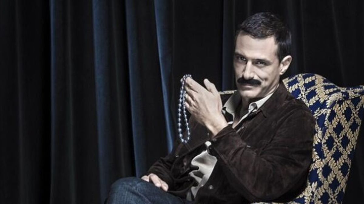 Omar Germenos protagoniza Collar de perlas negras