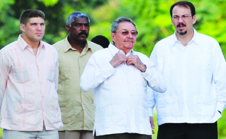 La élite se enriquece y hace todo por el control del poder en Cuba