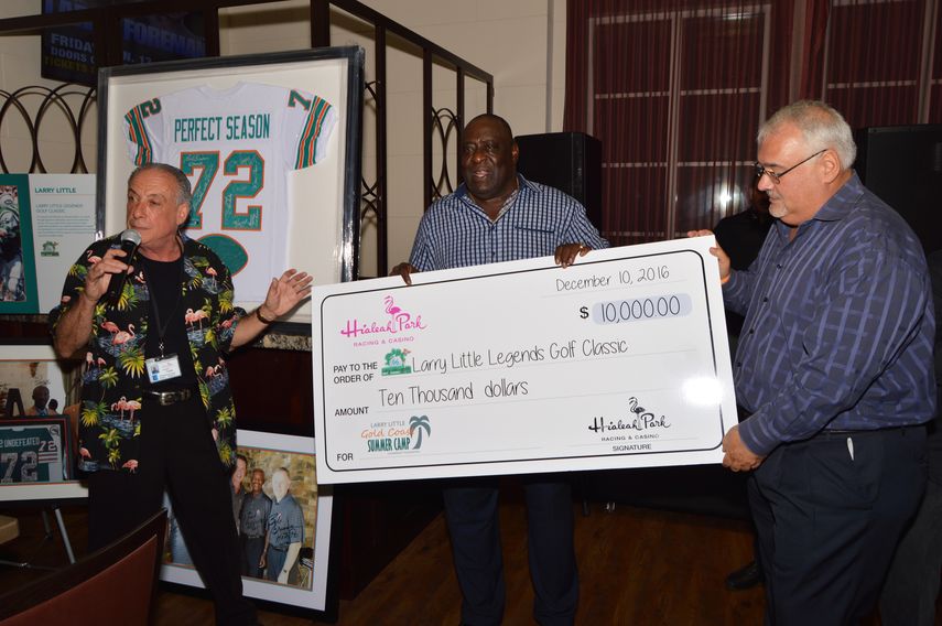 Reconocen trayectoria de exestrella de los Dolphin