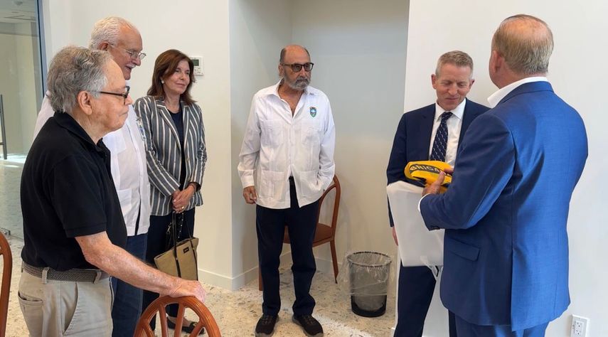 Paul Renner visita el Museo de la Brigada 2506 en Miami y reafirma ...