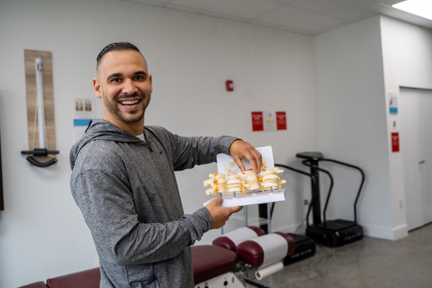 El doctor Alex Osorio cautiva a las celebridades con cuidados integrales