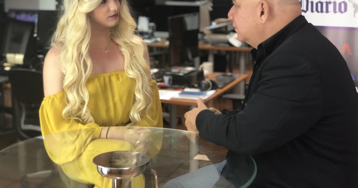 Juan Juan al medio invita a la artista transgénero Angelie Montier