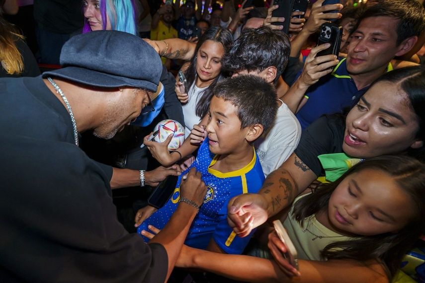El legendario Ronaldinho arma la fiesta en la Florida por la Copa América