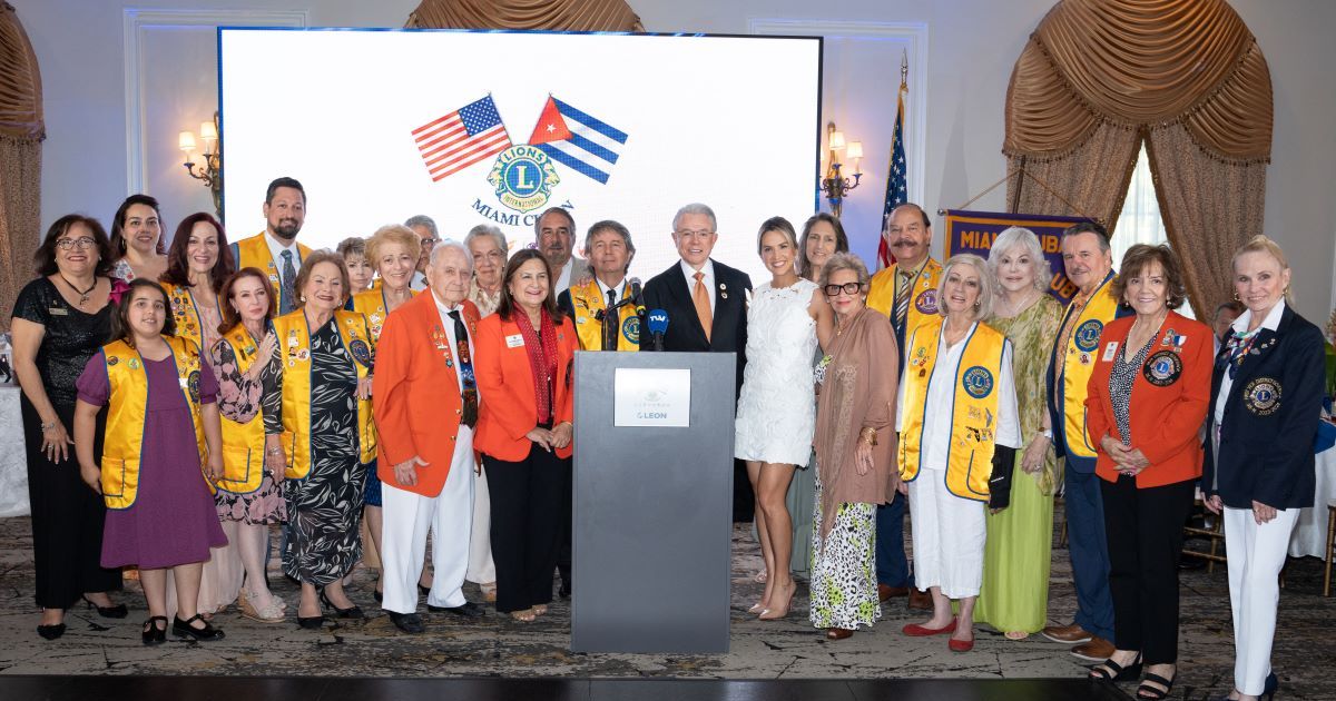 Miami: Benjamín León recibe Premio Excepcional por destacada labor médica