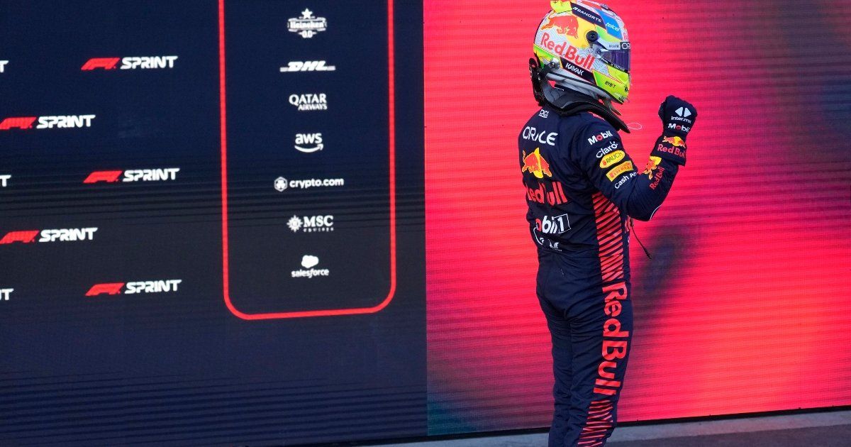 Sergio Pérez gana la carrera sprint en Azerbaiyán