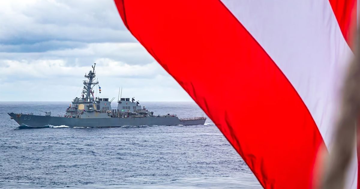 Destructor de EEUU bordea Taiwán en señal de solidaridad