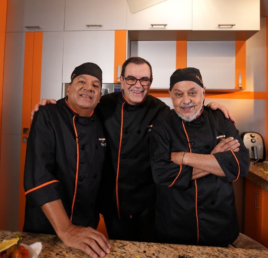 Humorista Claudio Nazoa lleva su Humor y cocina a YouTube