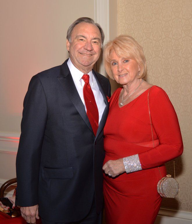 Precioso Baile de Gala de la Cruz Roja Americana